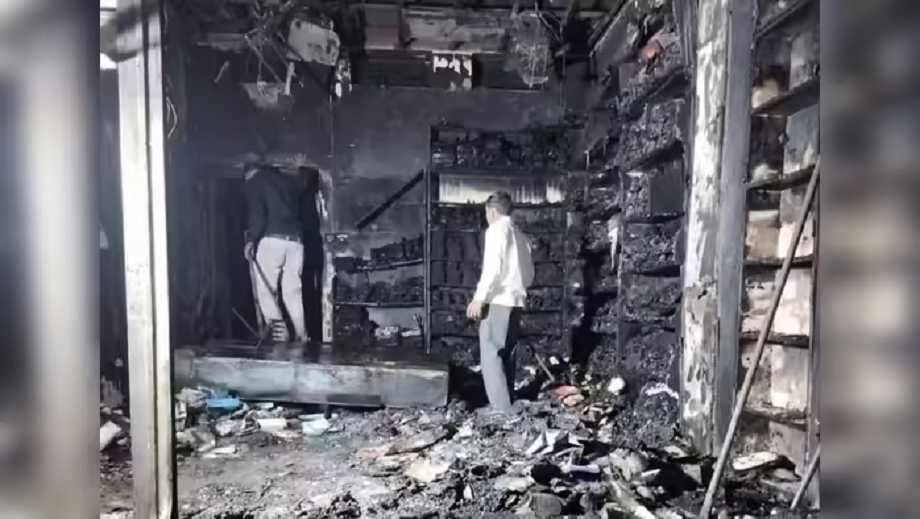 A fire broke out in Tonk, Rajasthan, at 3 a.m. A warehouse burned ...