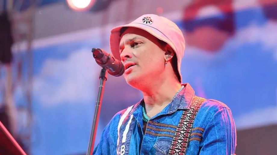 52-year-old famous singer dies while scuba diving | NewsCrab