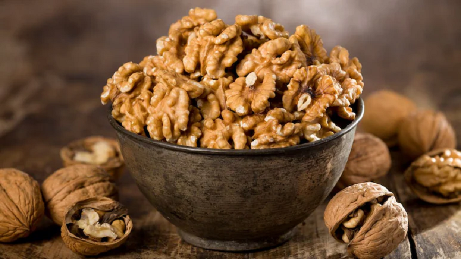 Eating walnuts is no less than a boon for these 5 people. Know the ...