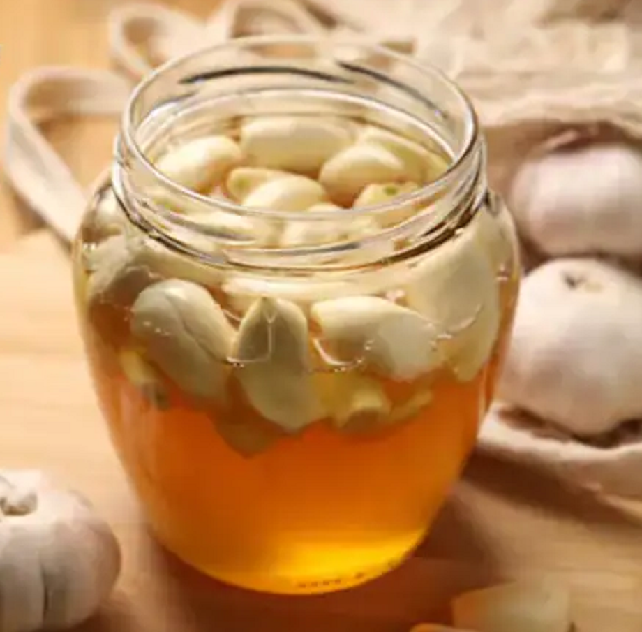 What happens if you eat garlic and honey on an empty stomach in the ...