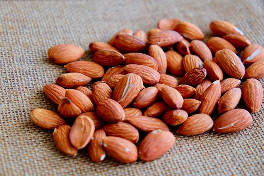 Health: Can almonds also increase weight? Know the right way to eat it ...