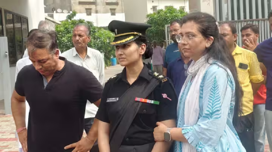 My child left me', Lieutenant Colonel wife bids farewell to the pilot ...